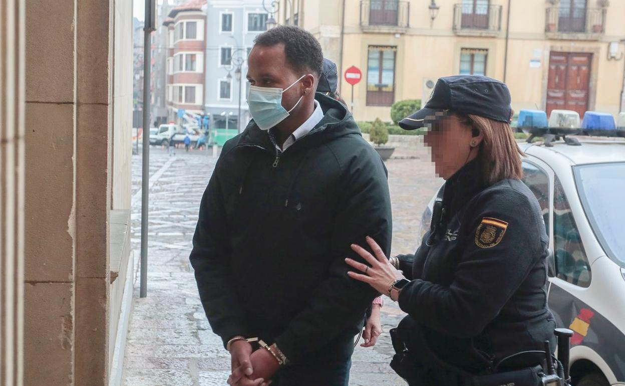 El jurado considera autores a tres de los acusados y cómplice al cuarto implicado en la muerte ...